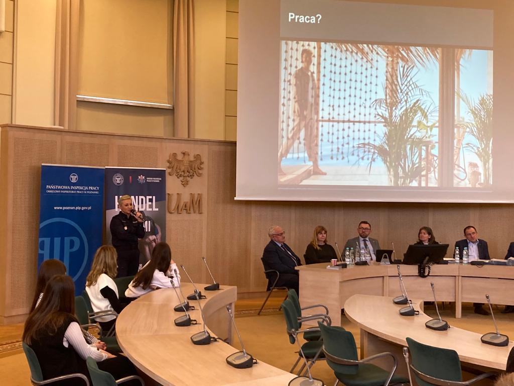 KWP - "Ufaj, ale sprawdzaj" - Aktualności - Policja Wielkopolska